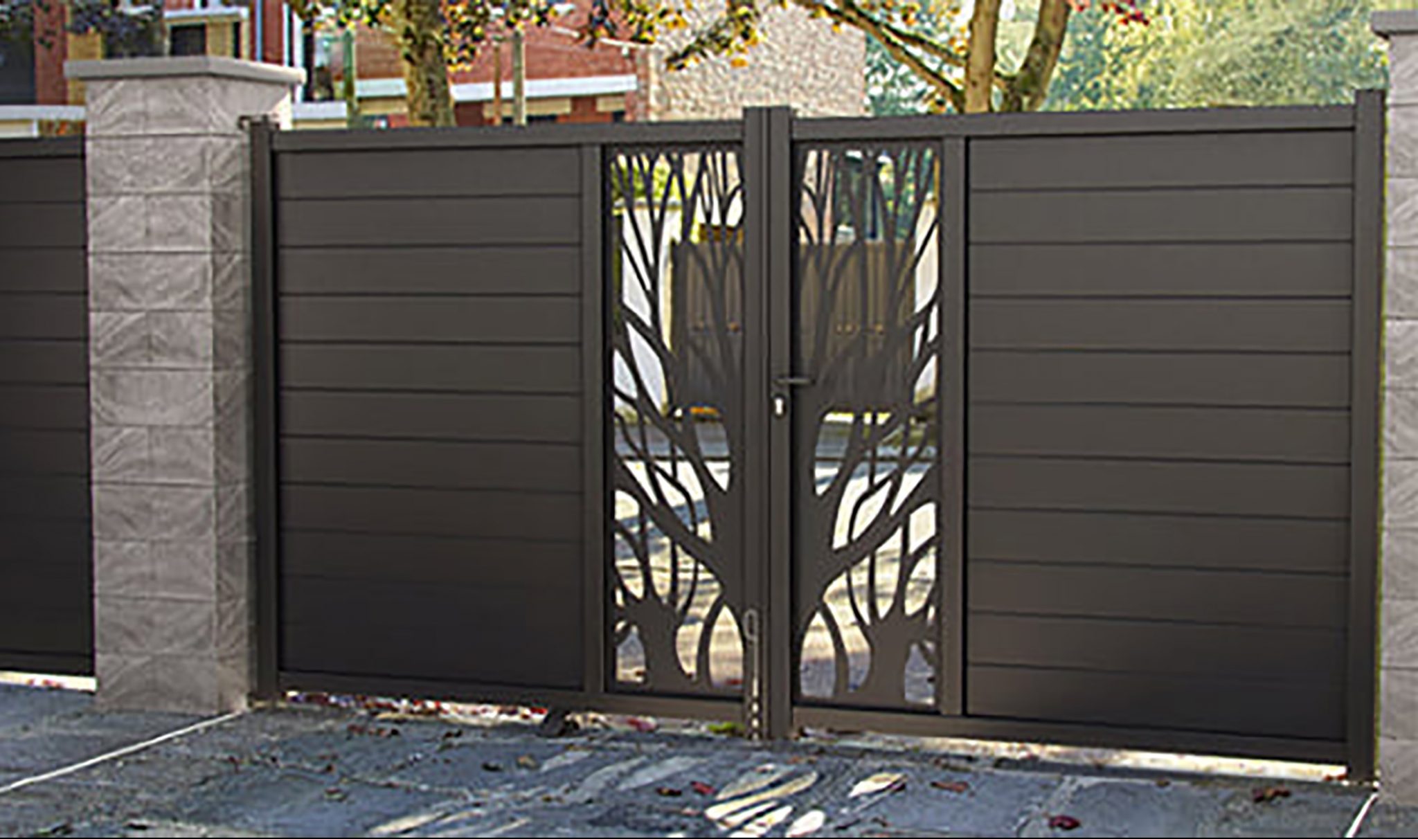 Portail aluminium double battant motif "Arbre" - Euro-Négoces Uzès